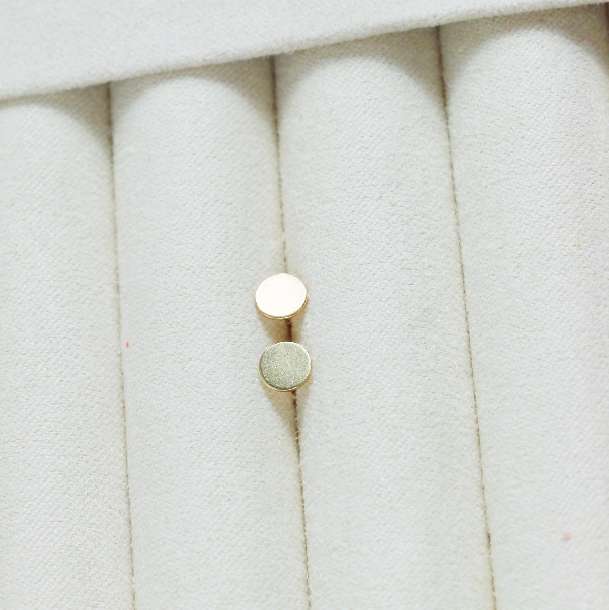 Flat Dot Studs – TamTak